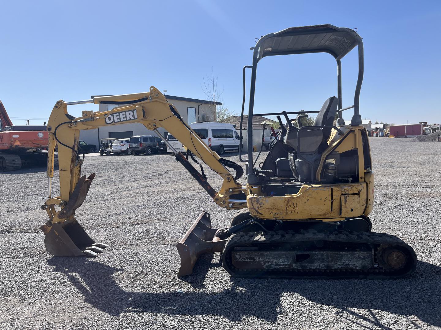 JOHN DEERE 27C - Venta de Maquinaria Wiebe
